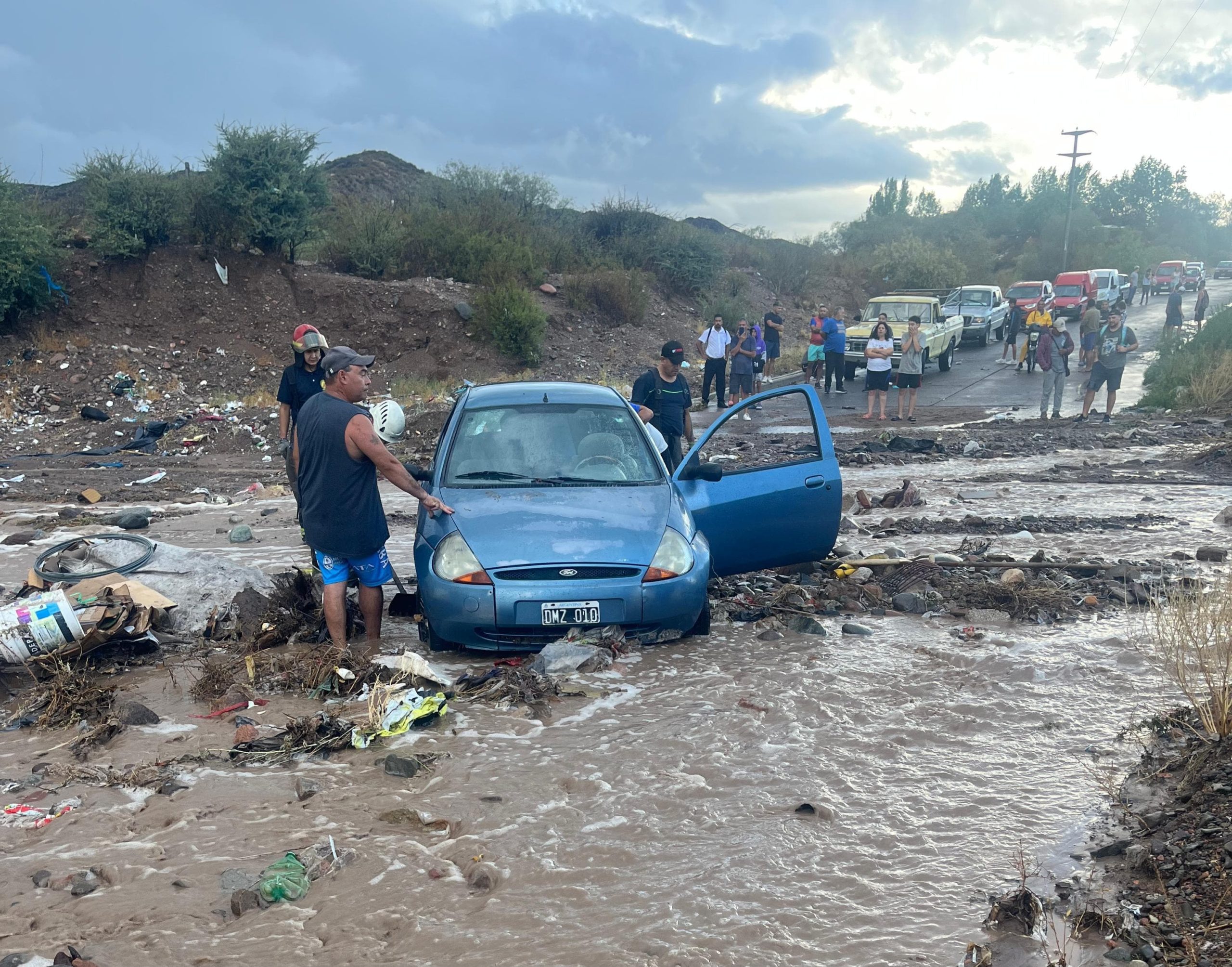 Cámara testigo: la tormenta dejó casas inundadas y gente atrapada en ...